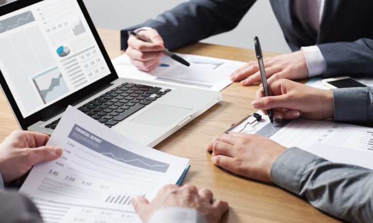 ¿Cuáles son las diferencias entre factoring y confirming?